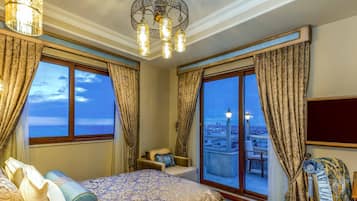 Quarto casal com design assinado, terraço, vista para a cidade | 1 quarto, roupas de cama de algodão egípcio, roupas de cama premium