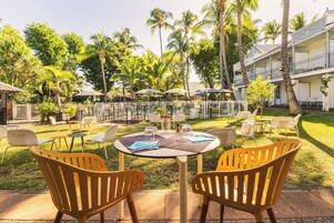 Pequenos-almoços, almoços, jantares servidos, cozinha francesa 