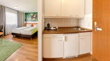 Quarto Duplo Superior | Roupa de alta qualidade, cofre no quarto, secretária