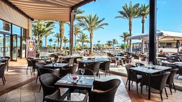 2 restaurantes, pequenos-almoços servidos, cozinha internacional