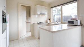 Apartamento, 3 quartos, terraço | Cozinha privada