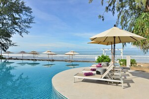 3 piscinas exteriores, da(s) 7:00 à(s) 19:00, espreguiçadeiras 