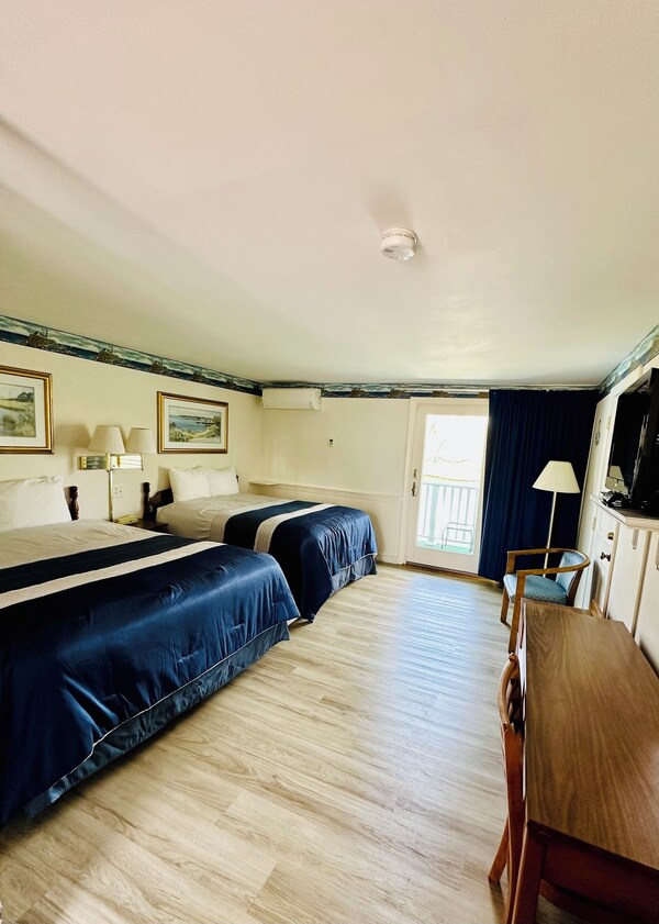 Green Harbor Waterfront Lodging - Sandwich, MA