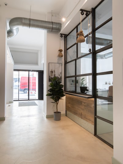 Schoenhouse Avenue by Limehome