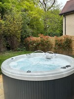 Suíte, banheira de imersão, no jardim | Terraço/pátio