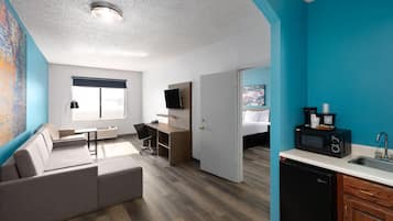 Suíte presidencial, 1 cama King e sofá-cama, para não fumantes (Living Area) | Escrivaninha, cortinas blackout, ferros/tábuas de passar roupa