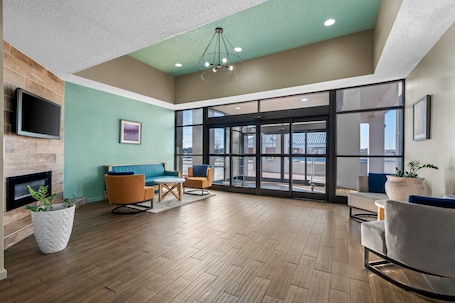 Lobby. MainStay Suites Decatur River City