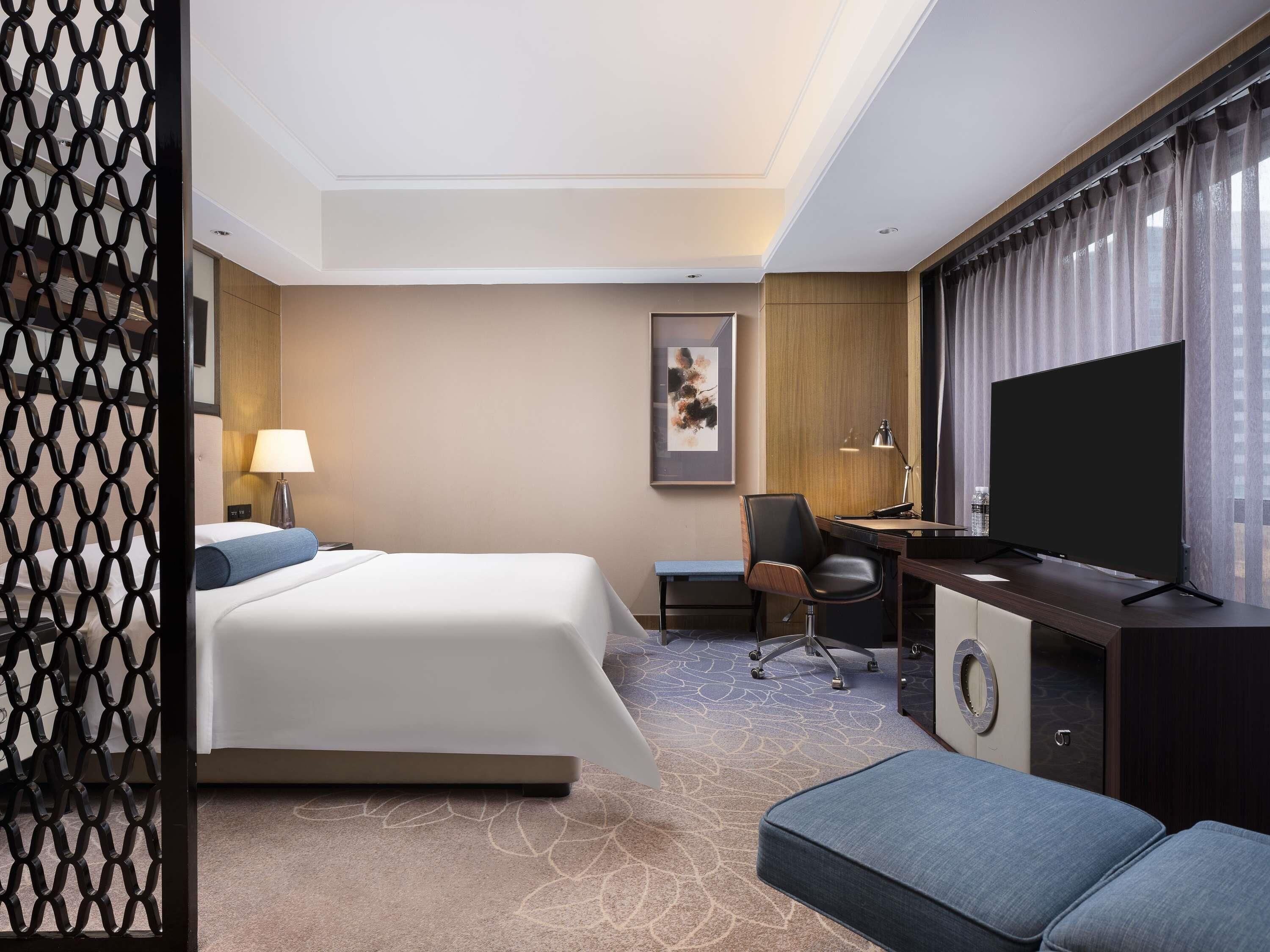 Quarto Executivo, 1 cama king-size | Roupa de alta qualidade, edredões de penas, minibar, cofre no quarto 