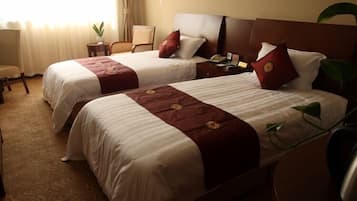 Quarto Executivo | Minibar, cofre no quarto, secretária, cortinas/cortinados opacos