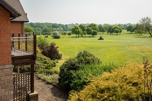 Quarto superior, vista para o campo de golfe | Vista do quarto