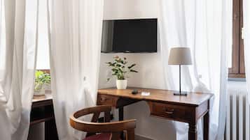 Quarto Twin Standard | Cofre no quarto, secretária