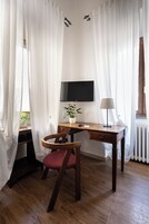Quarto Twin Standard | Cofre no quarto, secretária