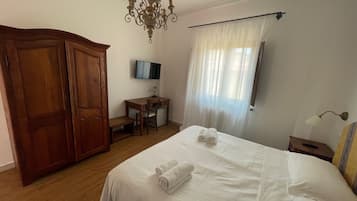 Cofre no quarto, secretária