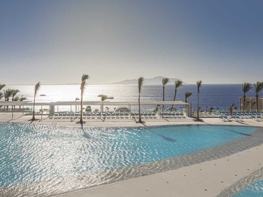 2 piscinas interiores, 3 piscinas exteriores, espreguiçadeiras