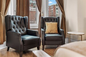 Quarto clássico | Quartos à prova de som, ferros/tábuas de passar roupa, Wi-Fi de cortesia