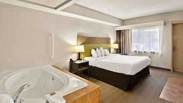 Suite, 1 cama king-size, acessível, banheira de hidromassagem (NonSmoking ) | 1 quarto, roupa de alta qualidade, minibar, cofre no quarto