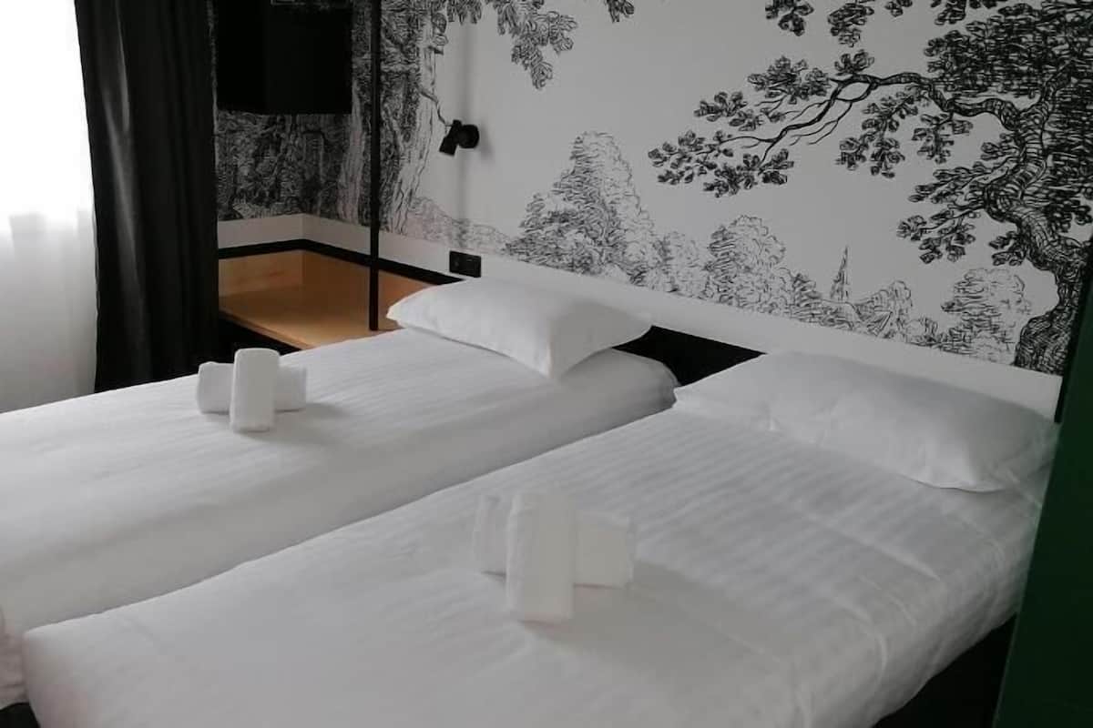 Escrivaninha, quartos à prova de som, ferros/tábuas de passar roupa