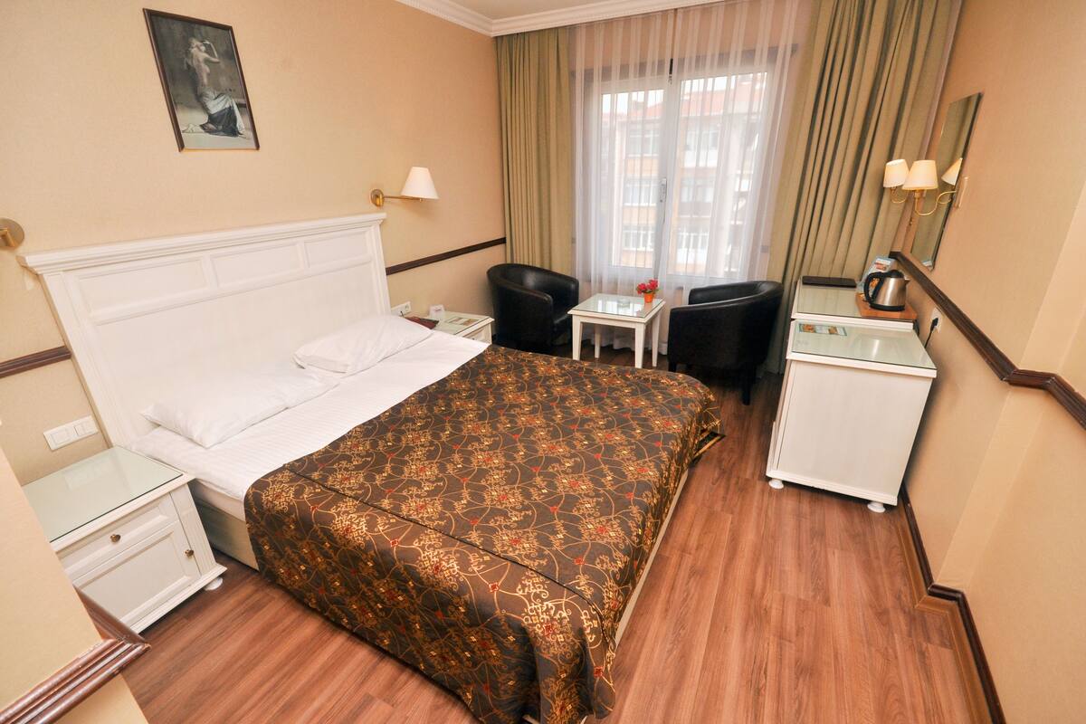 Quarto Duplo Standard | Minibar, cofre no quarto, secretária, quartos insonorizados