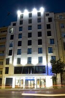 Fachada do alojamento (tarde/noite)