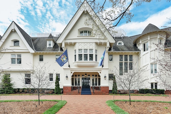 The Inn At Stonecliffe - St. Ignace, MI