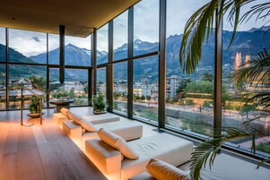 Sala(s) para tratamentos a casais, sauna, banheira de hidromassagem 