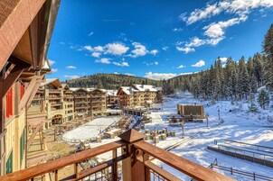 Condo, várias camas (Two-Bedroom Apartment) | Sacada