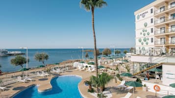 Piscina exterior, da(s) 10:00 à(s) 18:00, guarda-sóis, espreguiçadeiras