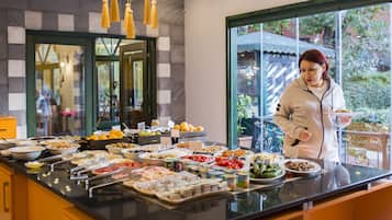 Café da manhã com buffet grátis
