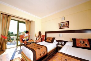 Cofres nos quartos, berços grátis, camas extras/dobráveis