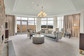 Suíte superluxo | Roupas de cama premium, camas Tempur-Pedic, frigobar, cofres nos quartos