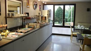 Pequeno-almoço tipo buffet diário (11.50 EUR por pessoa)