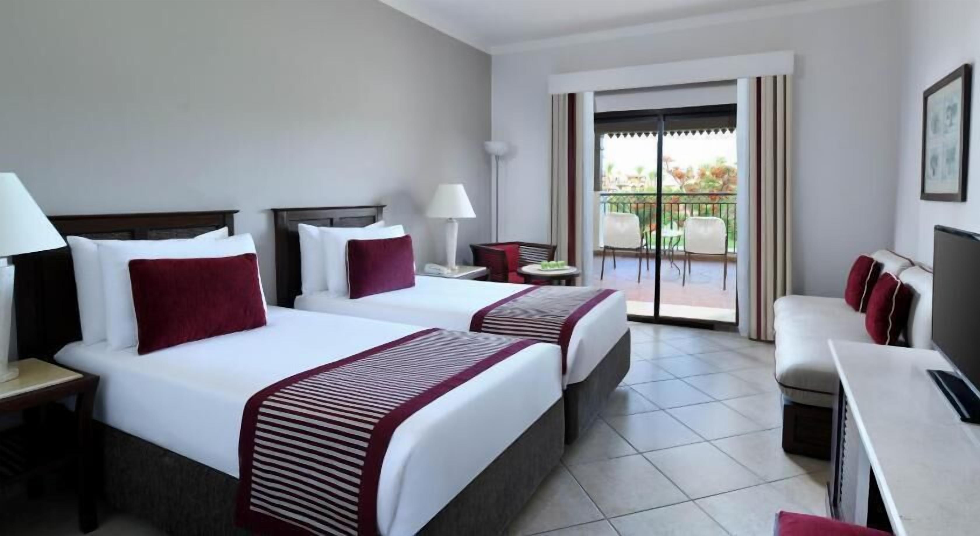 Cofre no quarto, cortinas/cortinados opacos, roupa de cama fornecida 