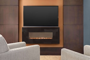 Suite Presidencial, 1 cama king-size, não fumadores, banheira de hidromassagem | Roupa de alta qualidade, secretária, cortinas/cortinados opacos