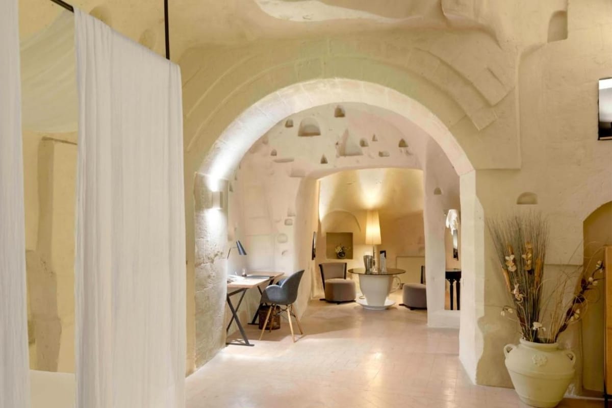 Minibar, cofre no quarto, quartos insonorizados, ferro/tábua de engomar 