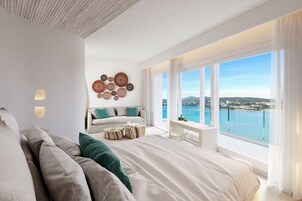 Minibar, cofre no quarto, secretária, cortinas/cortinados opacos 