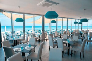 Almoços e jantares servidos, incluindo cozinha italiana 