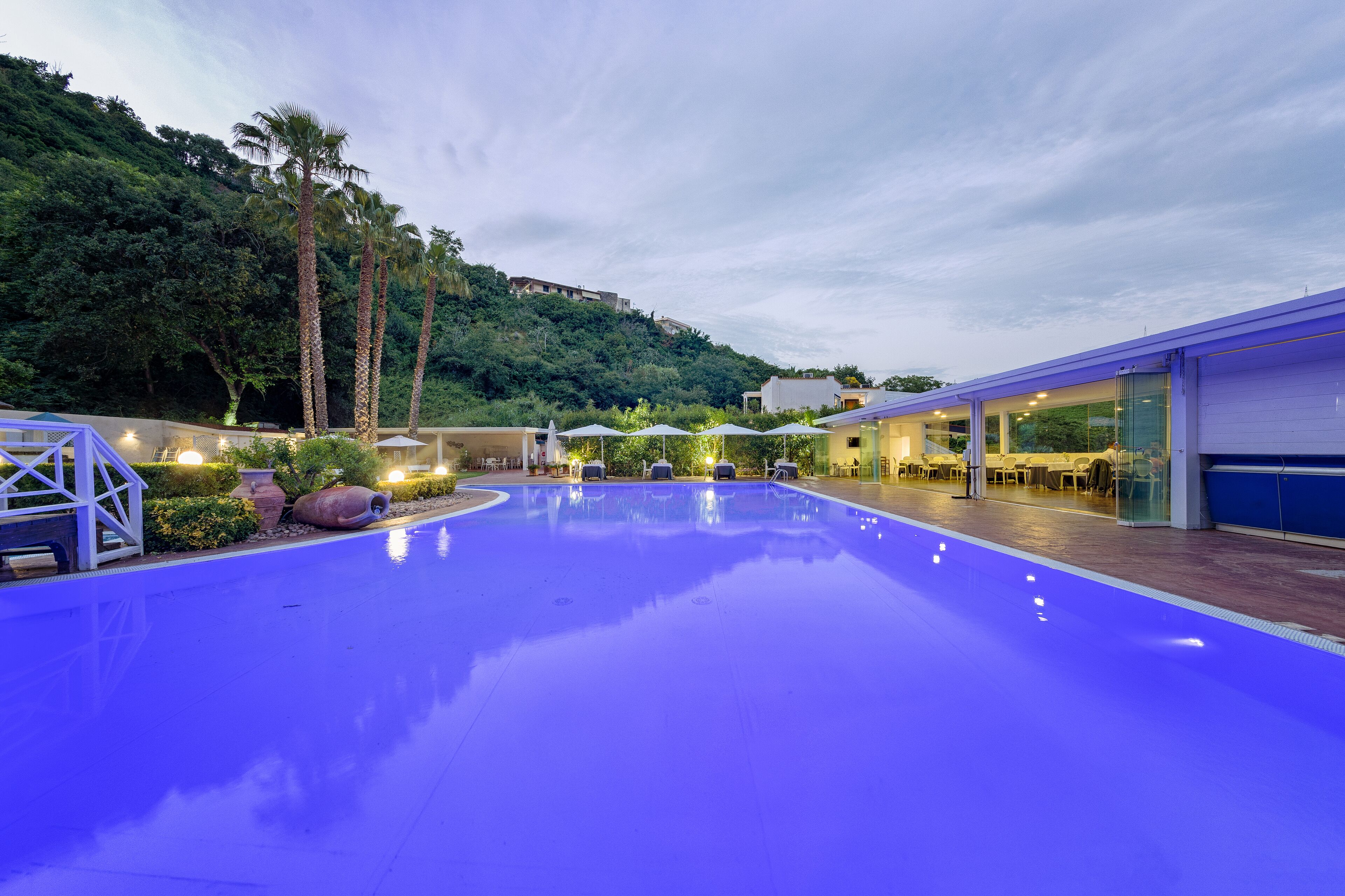 Pequenos-almoços, almoços servidos, cozinha regional, junto à piscina 