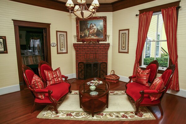 Coombs Inn & Suites - St. George Island, FL