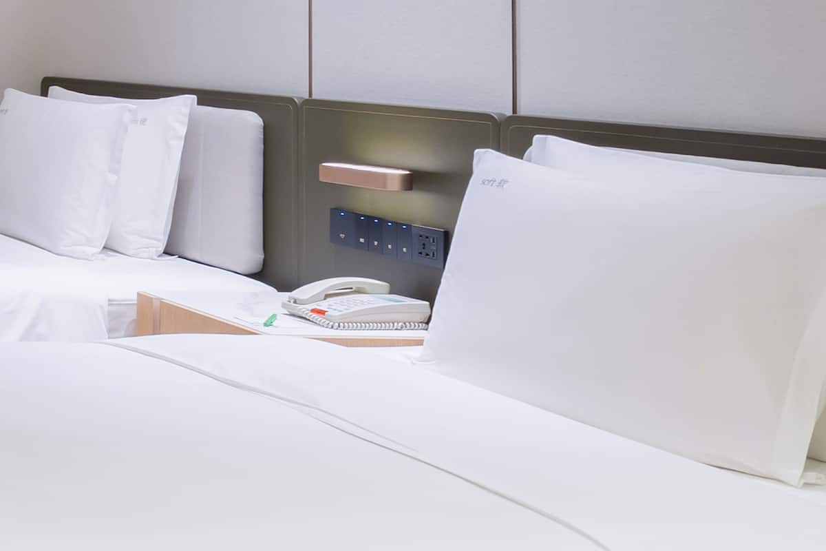 1 quarto, edredons de pluma, frigobar, cofres nos quartos