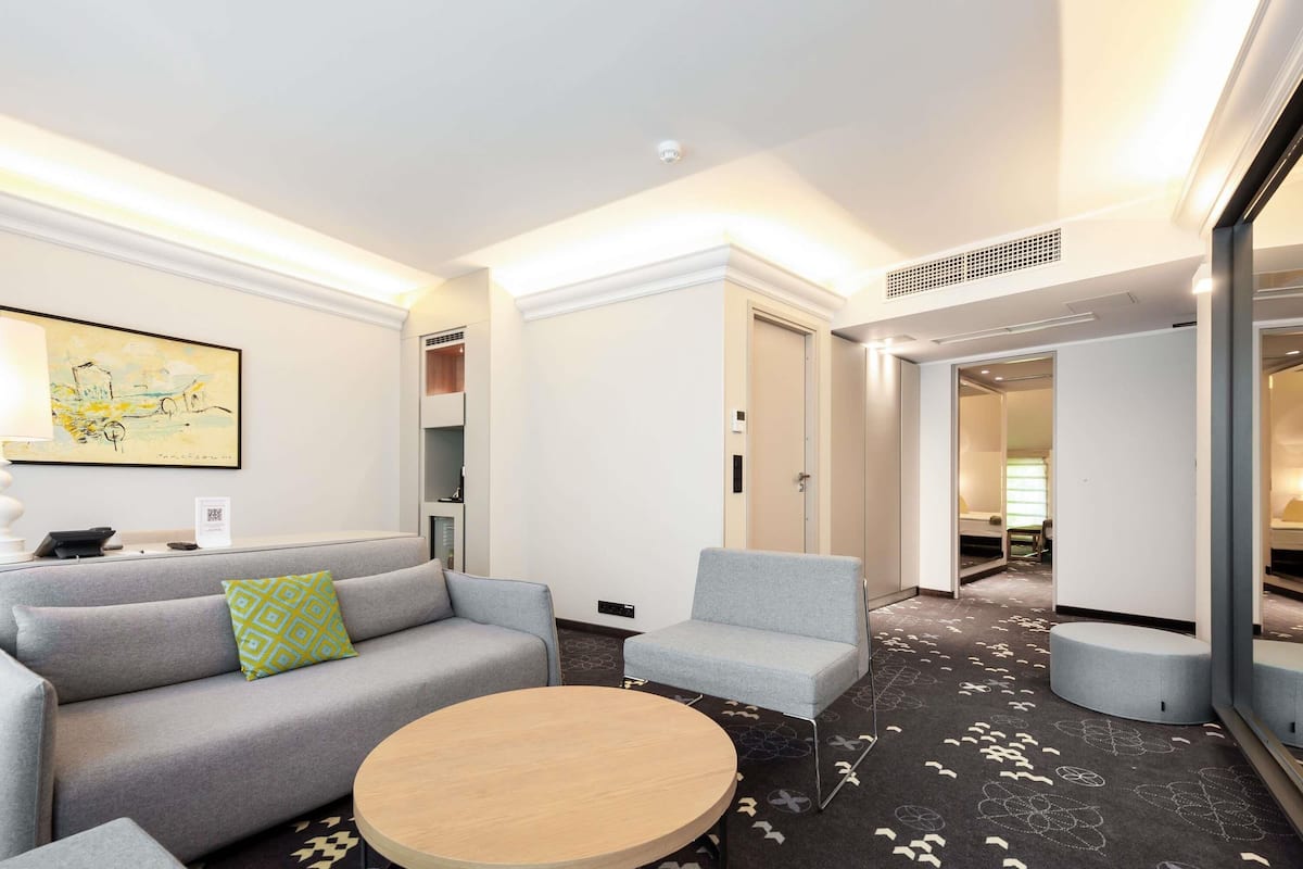 Suite Premium, 1 cama de casal e sofá-cama, sauna | Roupa hipoalergénica, cofre no quarto, secretária