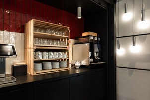 Café da manhã com buffet diário (EUR 10 por pessoa) 