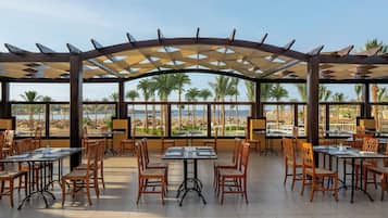 2 restaurantes, pequenos-almoços servidos, cozinha internacional