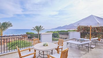 Suite Royal, 1 cama queen-size, vista para o mar | Terraço/pátio interior