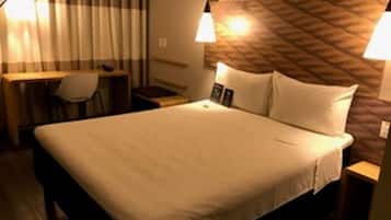 Quarto standard, 1 cama de casal | Frigobar, escrivaninha, quartos à prova de som, Wi-Fi de cortesia