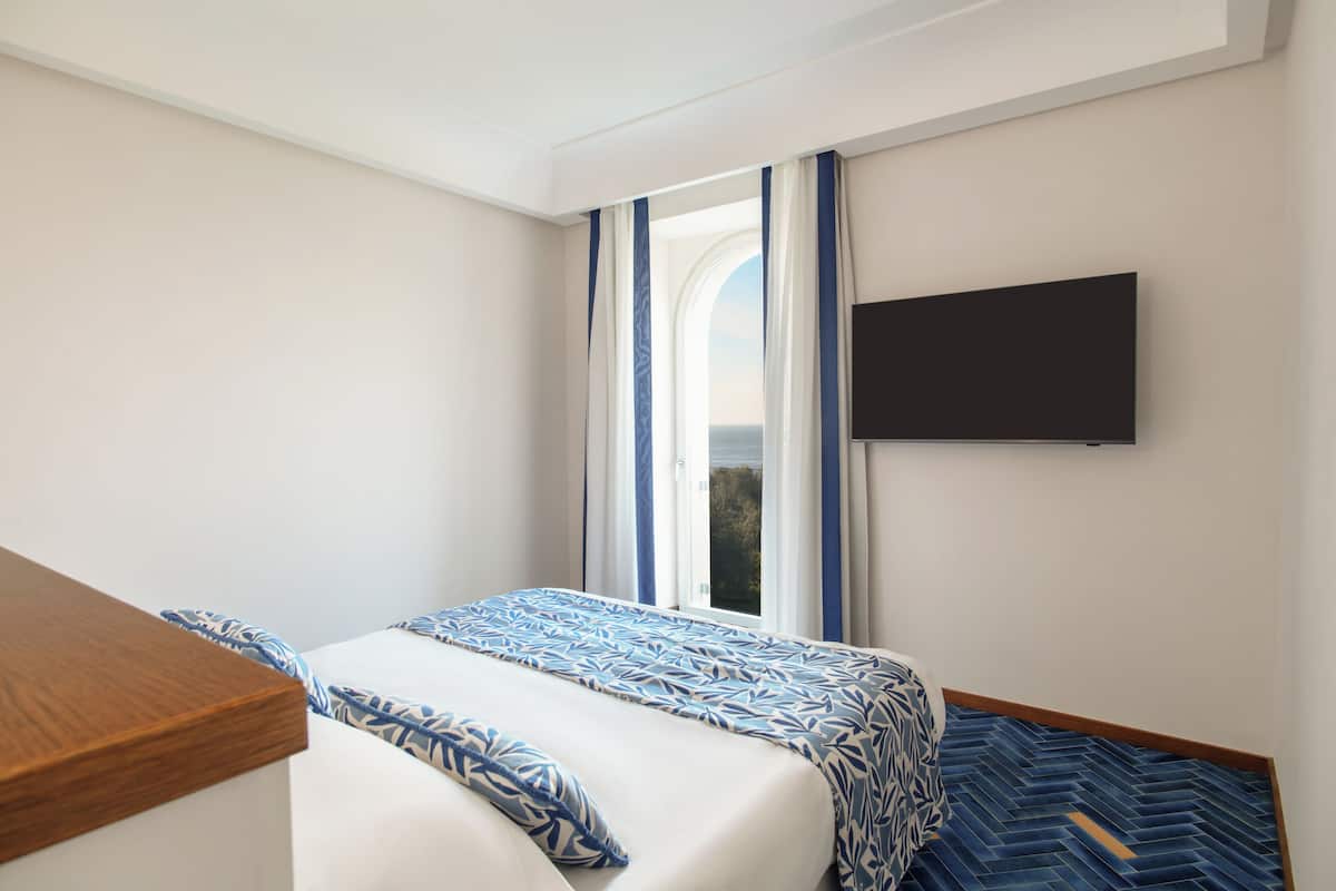 Apartamento (Megaride - La Villa) | Edredões de penas, minibar, cofre no quarto, secretária 