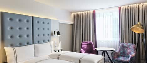 Quarto Duplo Superior | Roupa hipoalergénica, cofre com capacidade para portátil, secretária