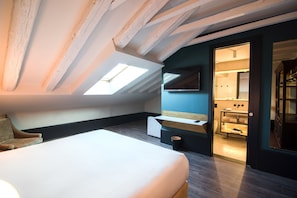 Quarto Triplo | Roupa de alta qualidade, edredÔes de penas