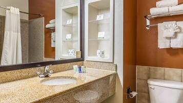 Roupa de alta qualidade, cofre no quarto, secretária