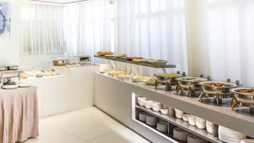 Pequeno-almoço self-service diário incluído