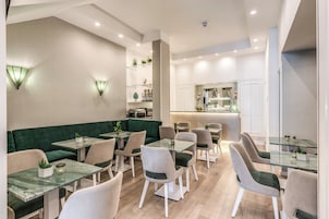 Pequeno-almoço tipo buffet diário mediante uma taxa 